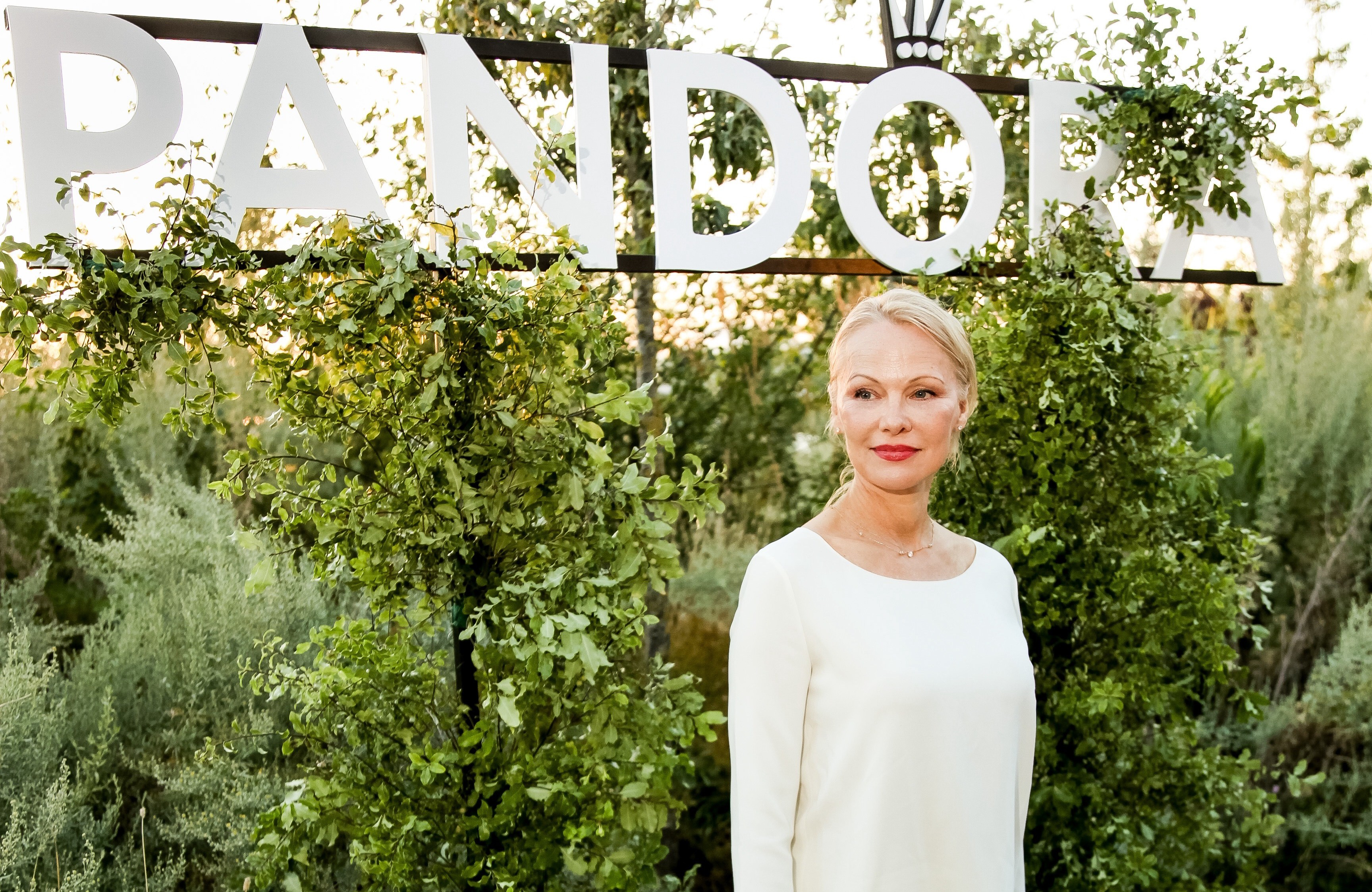 PANDORA FEIERT DIE CFW MIT PAMELA ANDERSON | Shopping Guide
